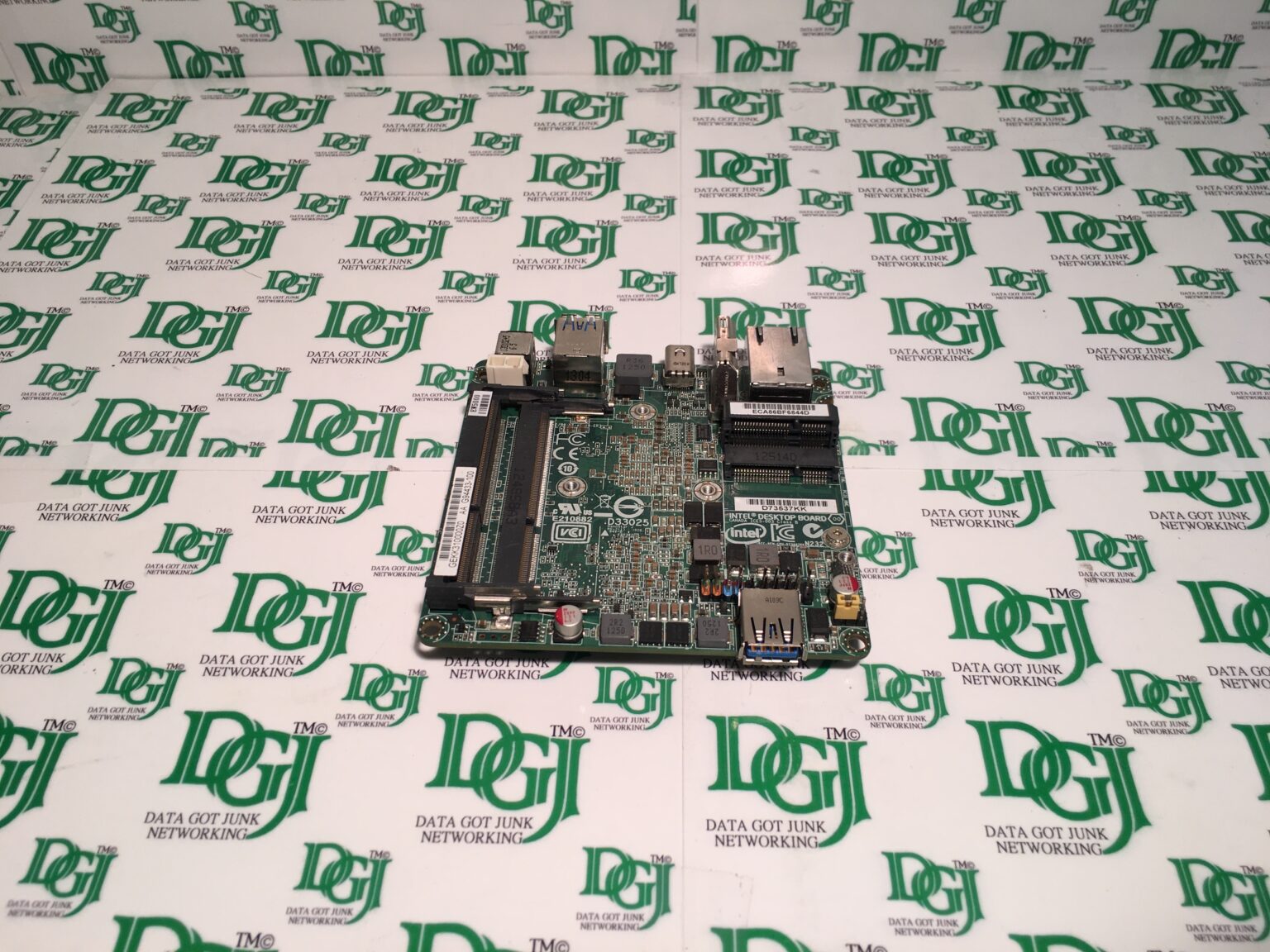 Intel Desktop Board SuperMicro D33025 - Data Got Junk